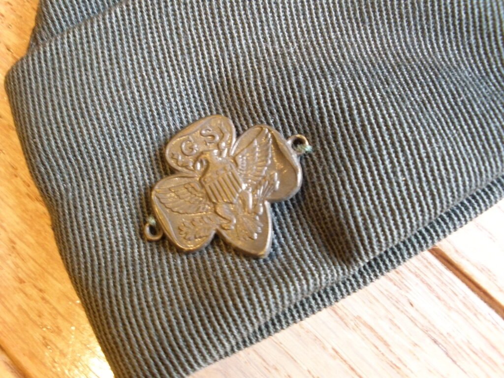 1940s GIRL SCOUTS OVERSEAS STYLE CAP & 4 MERIT BADGES – SUPERNOVA ANTIQUES