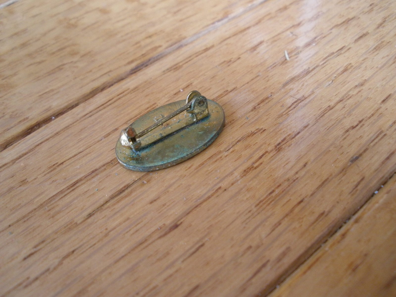 1960s BROWNIE WORLD ASSOCIATION PIN – Girl Scouts – SUPERNOVA ANTIQUES