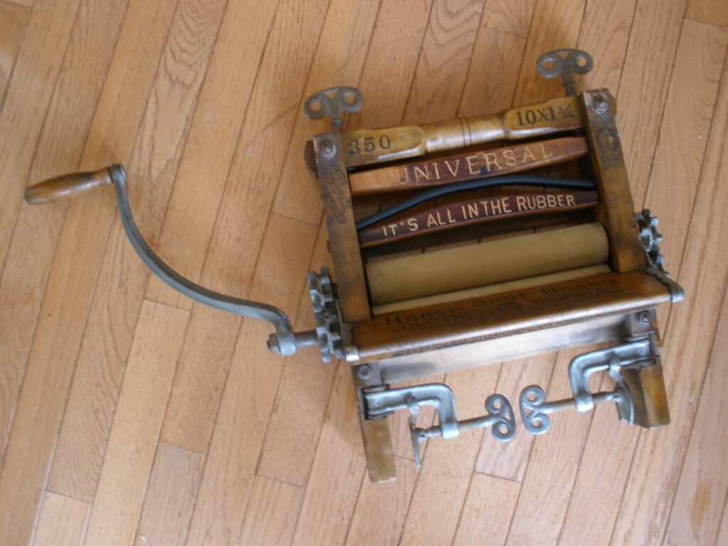 Late 1800s HORSE SHOE BRAND MODEL 350 CLOTHES WRINGER – Rare Primitive – SUPERNOVA ANTIQUES