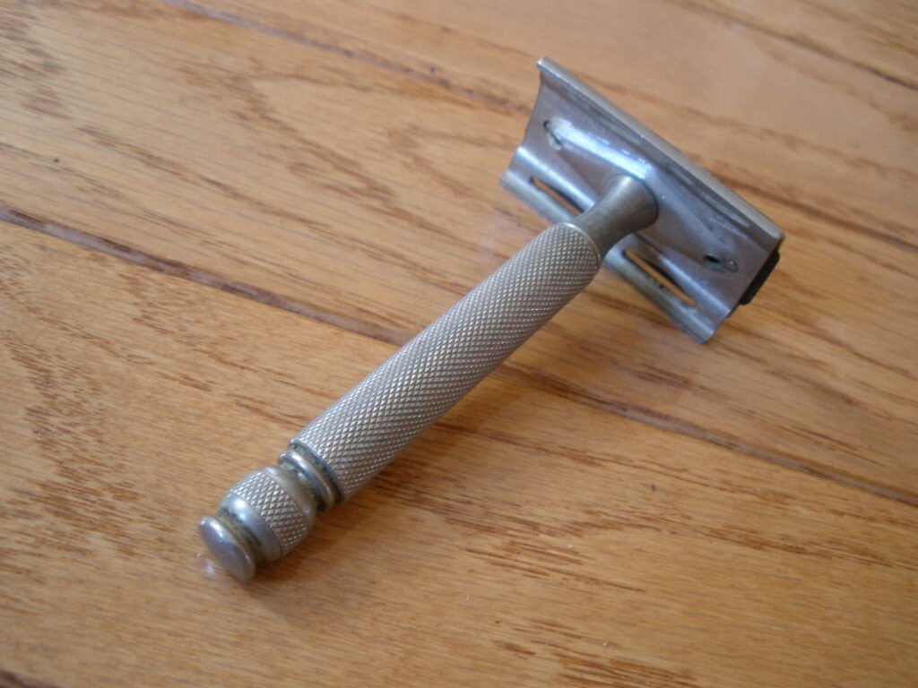 1940s GILLETTE DOUBLE EDGE TECH SAFETY RAZOR – SUPERNOVA ANTIQUES