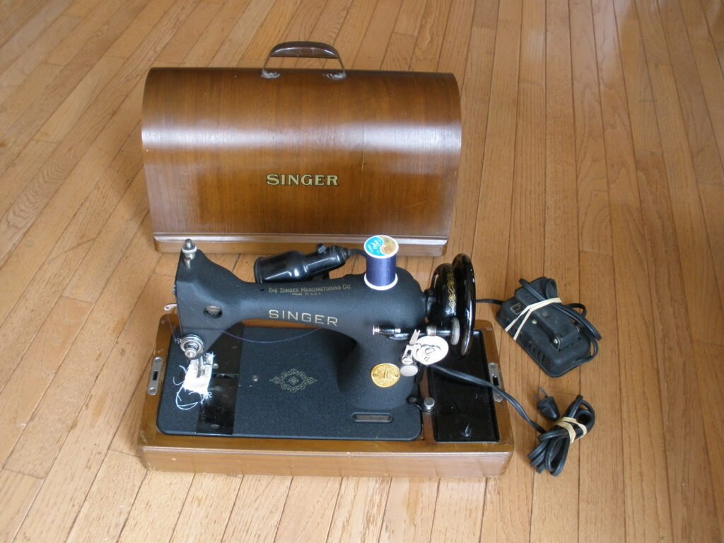 1949 SINGER SEWING MACHINE Model 128 BENTWOOD CARRY CASE – Foot Pedal ...