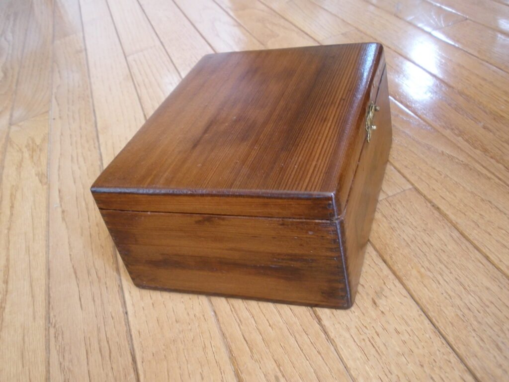 1940s Wooden WBZ RADIO CIGAR BOX – Hinged Lid – SUPERNOVA ANTIQUES
