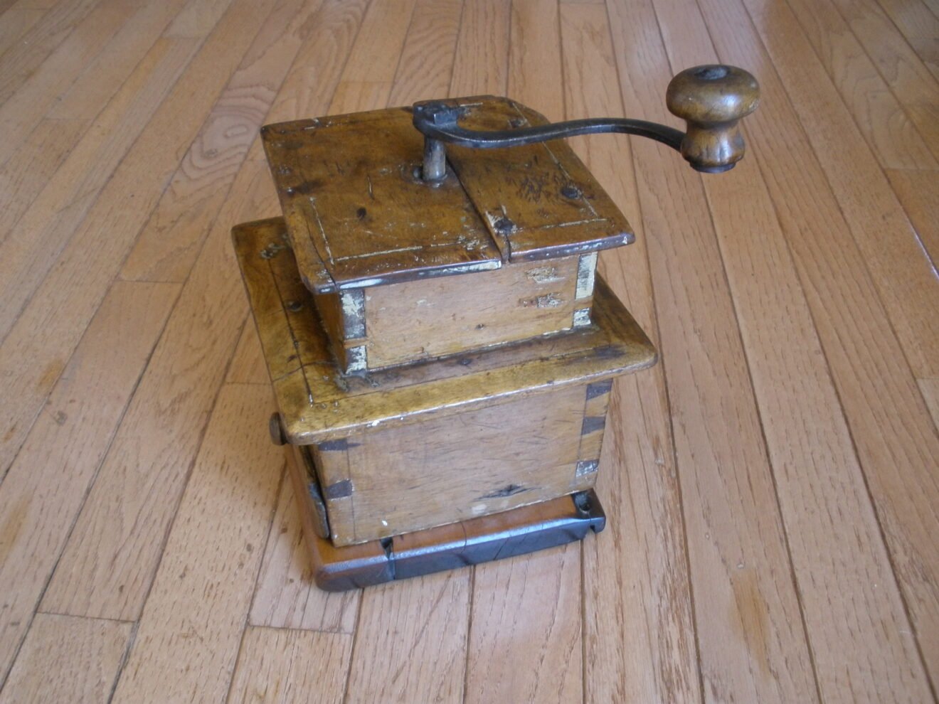 Early 1900s PRIMITIVE WOOD COFFEE GRINDER – SUPERNOVA ANTIQUES