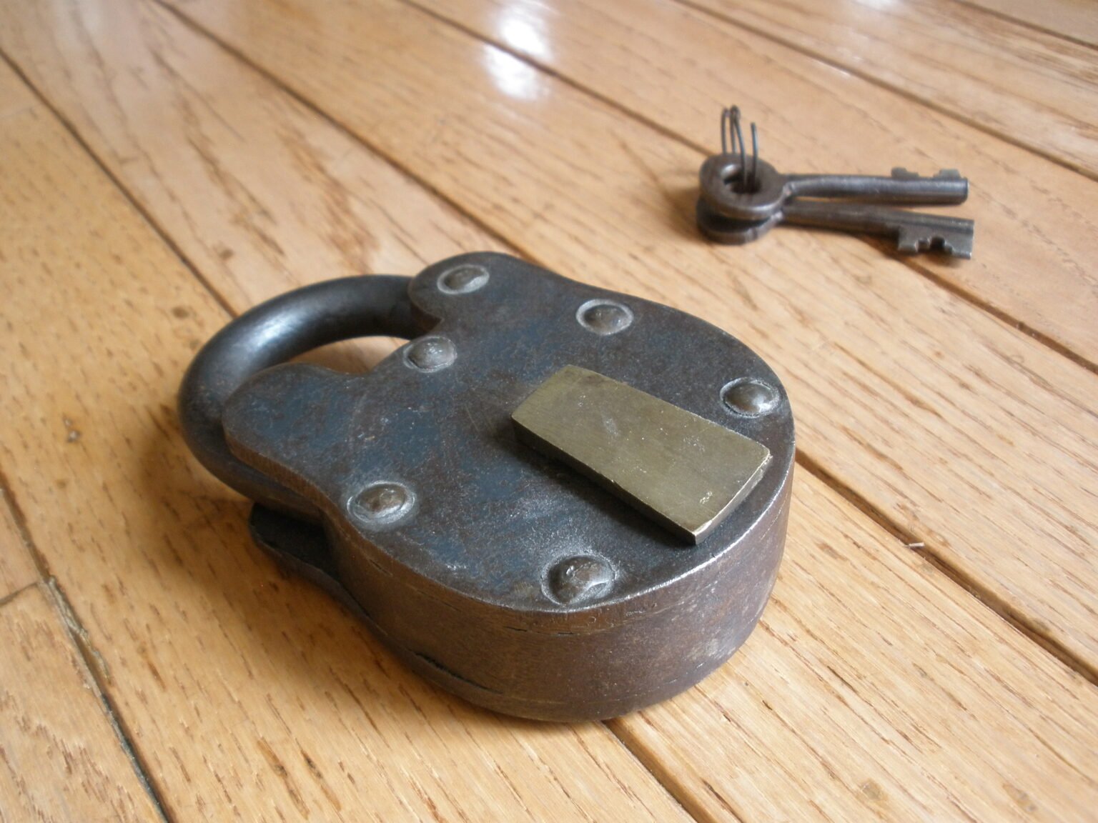 Late 1800s WORKING ANTIQUE LARGE PADLOCK & TWO KEYS – SUPERNOVA ANTIQUES