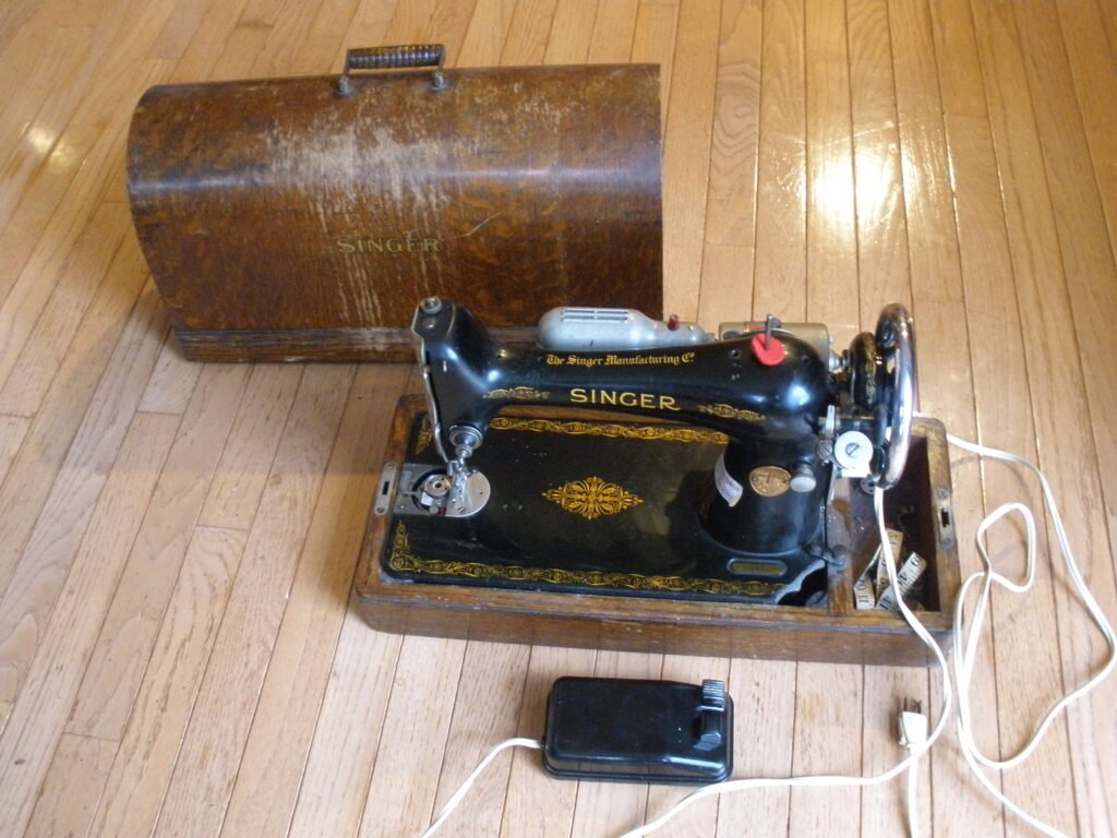 Working 1930 SINGER SEWING MACHINE – ELECTRIFIED Model 66K – SUPERNOVA ...