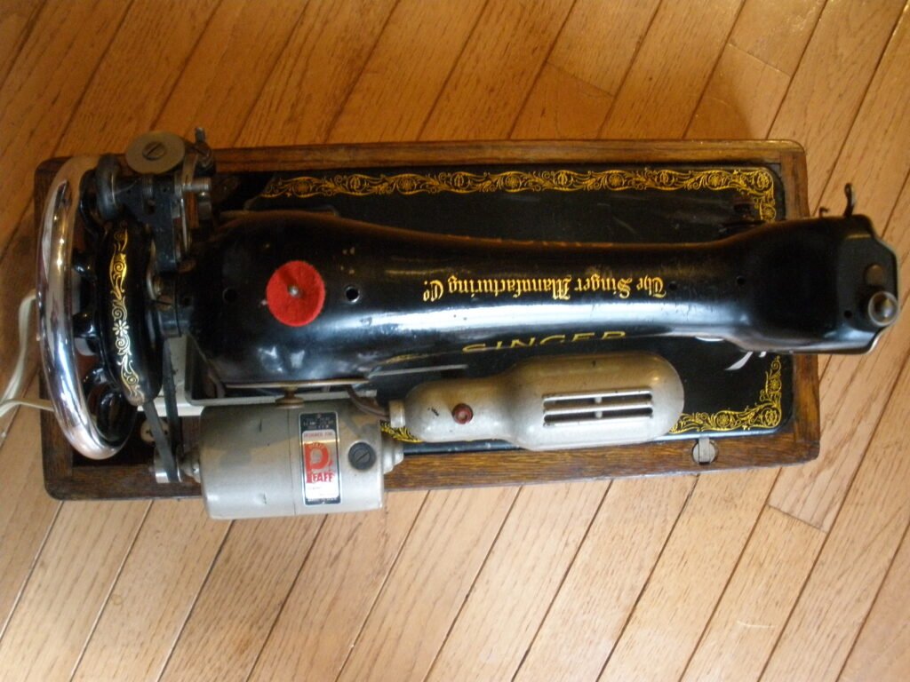 Working 1930 SINGER SEWING MACHINE – ELECTRIFIED Model 66K – SUPERNOVA ...